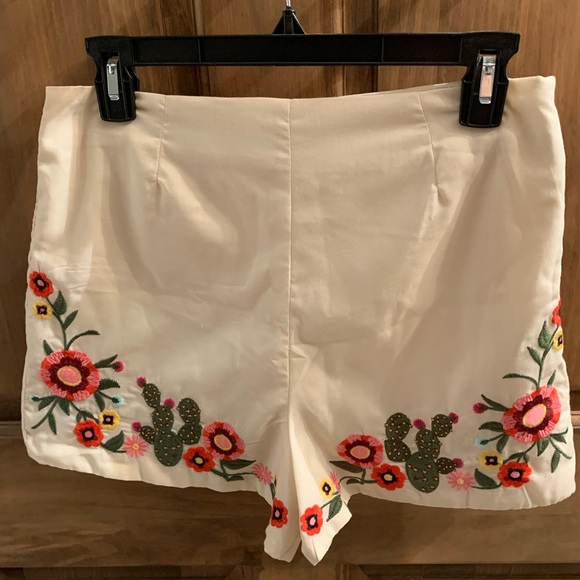 Gianni Bini | Shorts | Gianni Bini Medium Embroidered High Waisted ...
